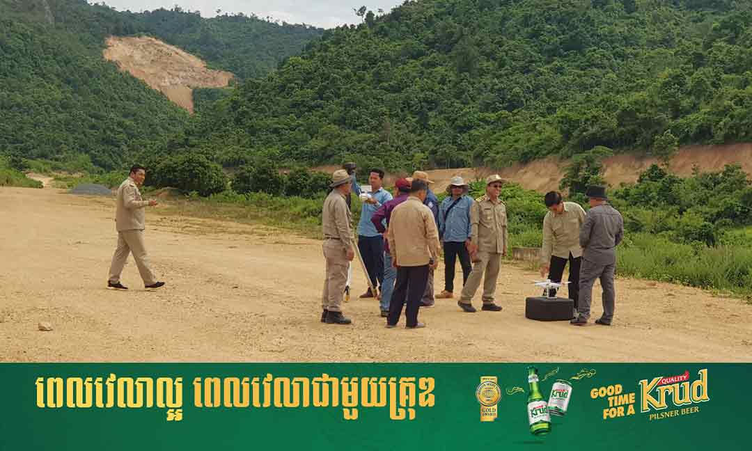 អាជ្ញាធរខេត្តកំពត ចុះពិនិត្យទីតាំងចំនួន២ ដែលមានគម្រោងកាត់ឆ្វៀលដីជូនពលរដ្ឋ