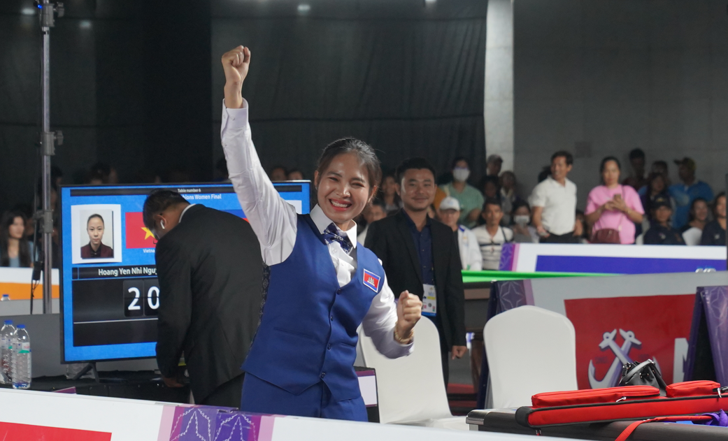 កីឡាការិនី ឆ្នើម ស្រួង ភាវី បានឡើង វគ្គ ពាក់ កណ្តាល ផ្តាច់ ព្រ័ត្រ ...